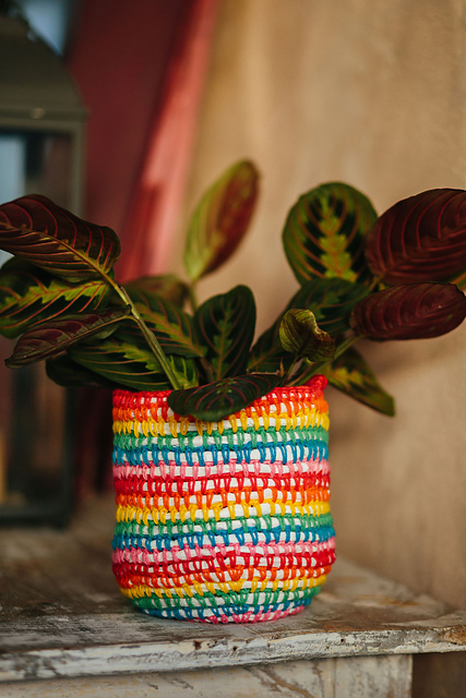 Ravelry: Plarn Plant Pot Holder pattern by Millie Masterton