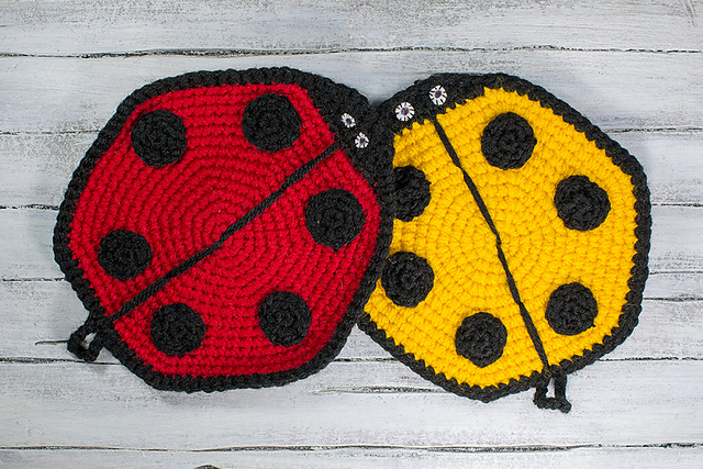 Ravelry: Ladybug Potholder pattern by Iris F.