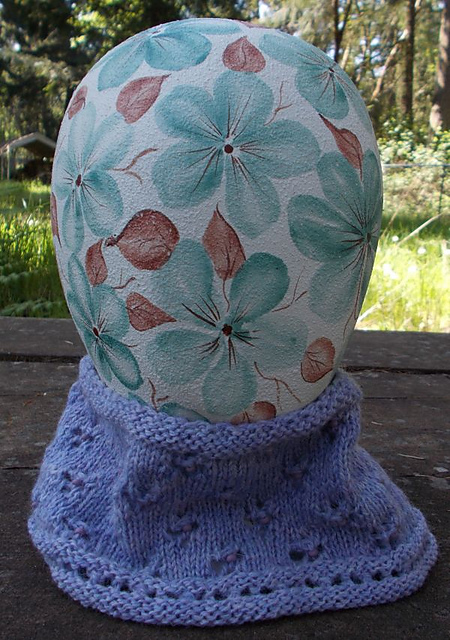 Ravelry: Diamond Dot Cowl pattern by Jane Irish Nelson