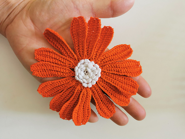 Ravelry: Gerbera daisy flower pattern by Lyubov Shakhimardanova