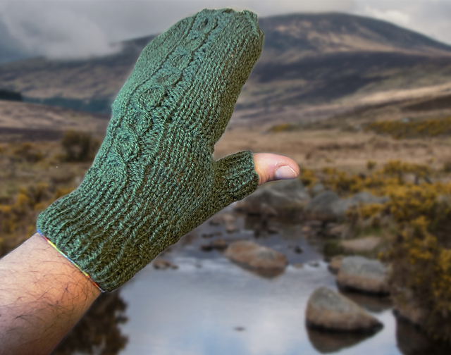 Ravelry: Easiest convertible mittens pattern by Samuele Scomparin