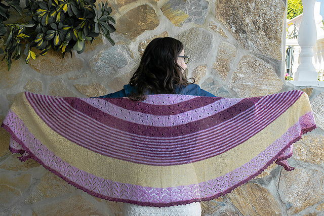 Ravelry: IsaM68's 3 color cashmere shawl