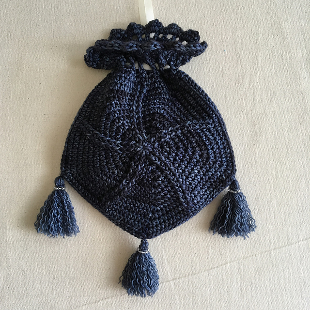 Ravelry: The Dowager's Starfish Reticule pattern by Divina Rocco