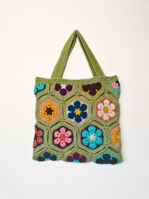 Ravelry: Tote-ally scrap bag pattern by Anne ten Haaf
