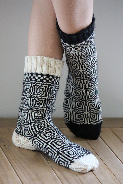 Ravelry: Optical Illusion Socks pattern by Donna Prentice