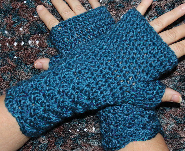 Ravelry: Shell Stitch Fingerless Mitts pattern by Joy M. Prescott