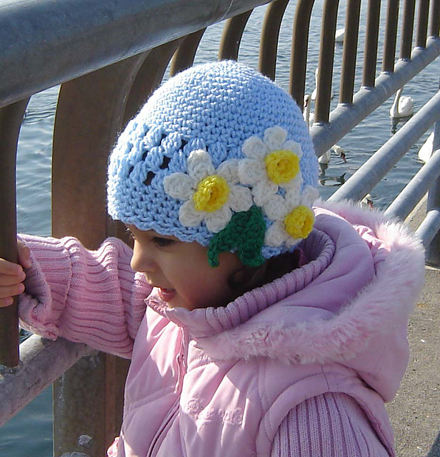 Ravelry: Blue Cloche White Flowers pattern by JTcreations