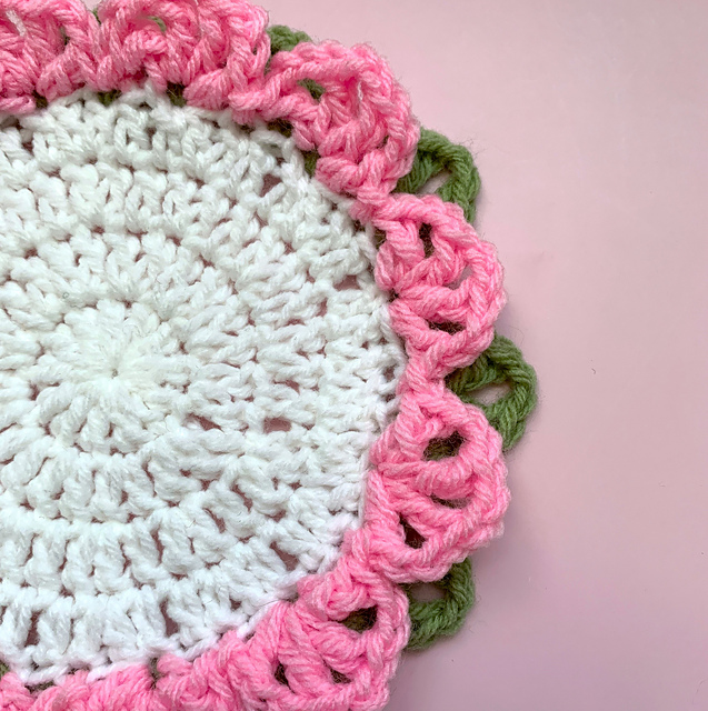 Ravelry: Dolly Flower and Leaf Border pattern by JTcreations