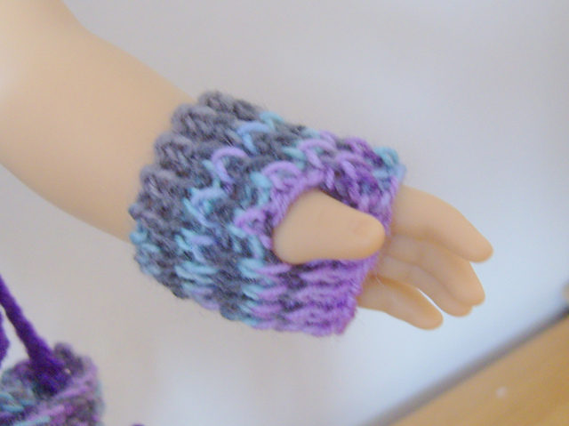 Ravelry: Fingerless Mittens for 18inch dolls pattern by Jacqueline Gibb
