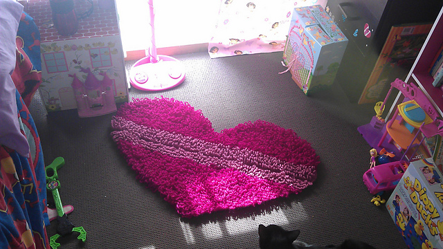 Ravelry: Rose Red Heart Rug pattern by Sue Whiting