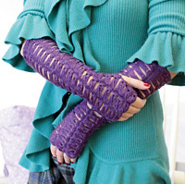 Ravelry: Glimmer Gauntlets pattern by Kristen Stoltzfus