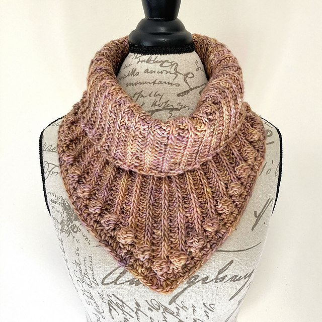 Ravelry: Victoria Cowl (DK, Worsted, Bulky) pattern by Janet Pippin
