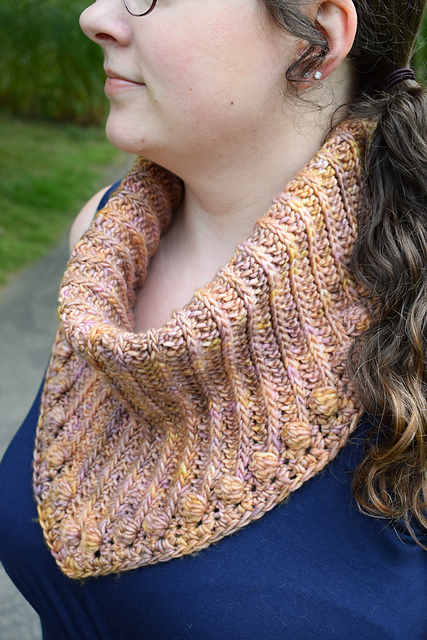 Ravelry: Victoria Cowl (DK, Worsted, Bulky) pattern by Janet Pippin