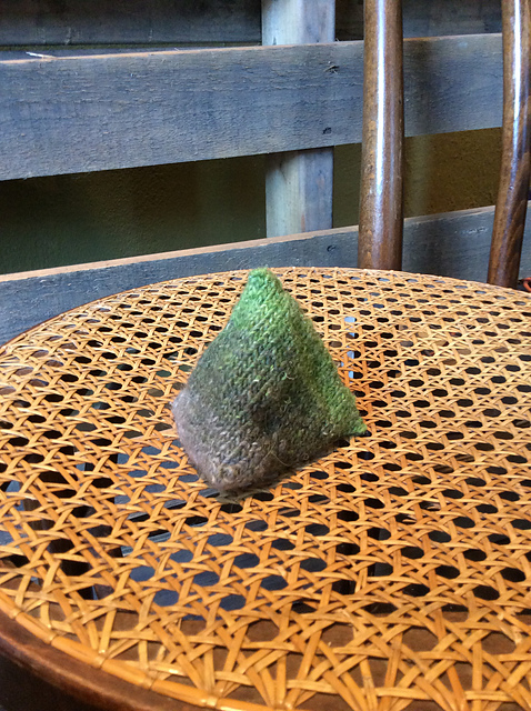 Ravelry: Archimedes Sachet pattern by Jenna Murphy