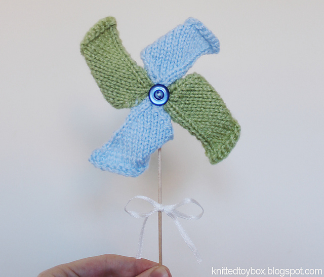Ravelry: Mini Pinwheel Toy pattern by Raynor Gellatly