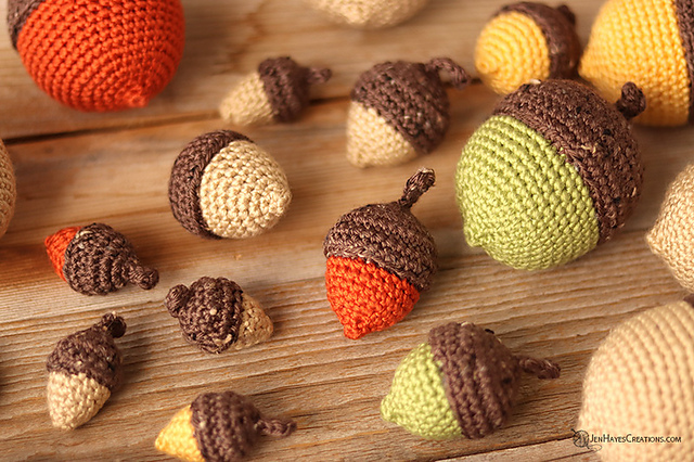Ravelry: Acorns in Three Sizes pattern by Jen Hayes