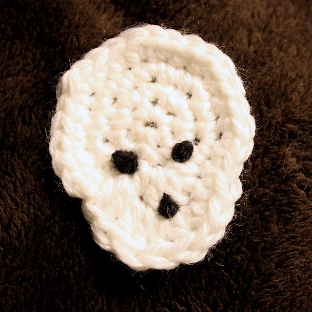 Ravelry: Skull Applique pattern by Jenn Maple