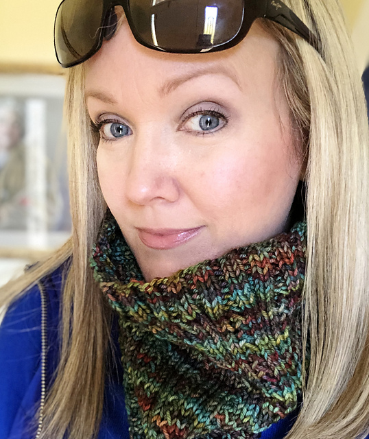 Ravelry: Gifty Cowl pattern by Jennifer Myrick