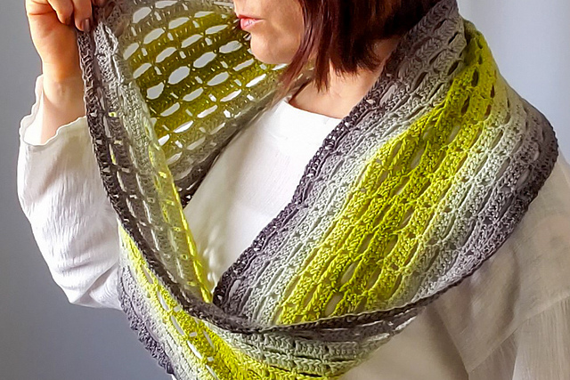 Ravelry: Ribbon Lace Cowl pattern by Jennifer Olivarez
