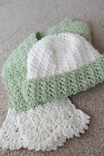 Ravelry: Two Tone Hat and Scarf pattern by Jessica Elisabeth