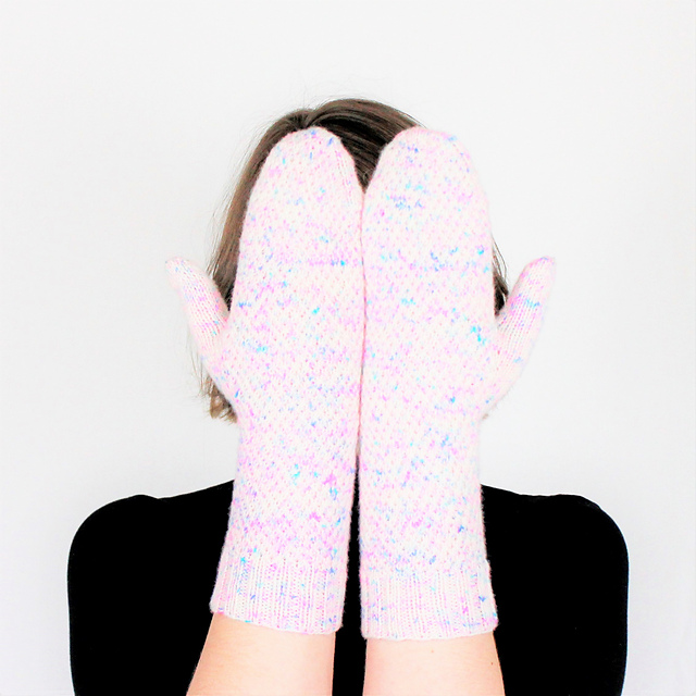 Ravelry: Twiddle Mittens pattern by Jessica Gore