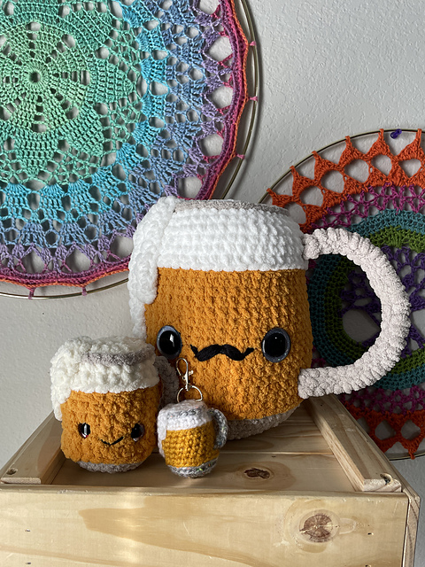Ravelry: Mini & Mega Beer Mugs pattern by Jessica Brewer