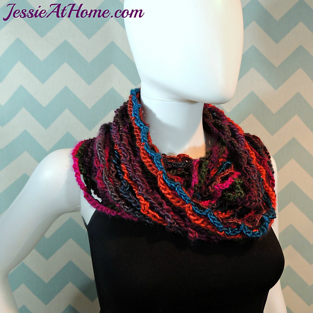 Ravelry: Nettie's Super Simple Cowl pattern by Jessie Rayot