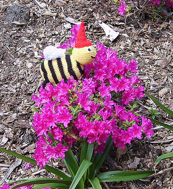 Ravelry: Bee-hat pattern by Hugh Griffiths