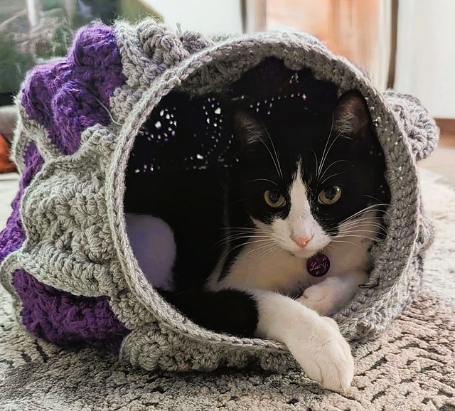 Ravelry: Hexagon Cat Cave pattern by Jill Rakich