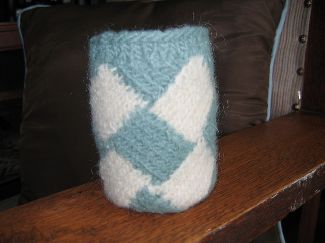 Ravelry: Entrelac Can Cozy pattern by Gwen Bortner