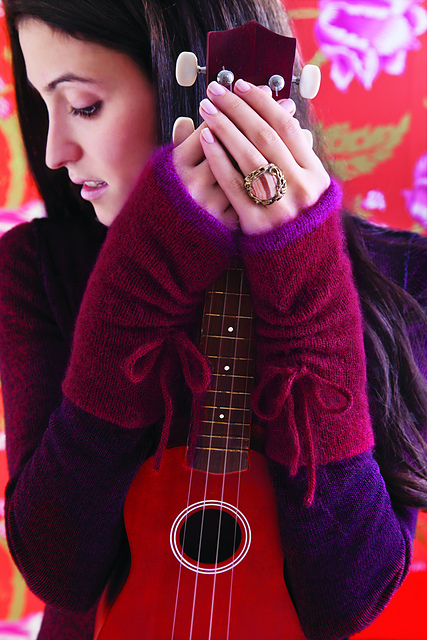 Ravelry: Reversible Wristers pattern by Kit Hutchin