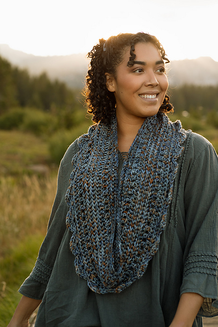 Ravelry: Cozy Couture Cowl pattern by Lisa Gentry