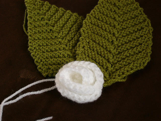Ravelry: It's a [simple and easy] flower pattern by OutdoorKnit
