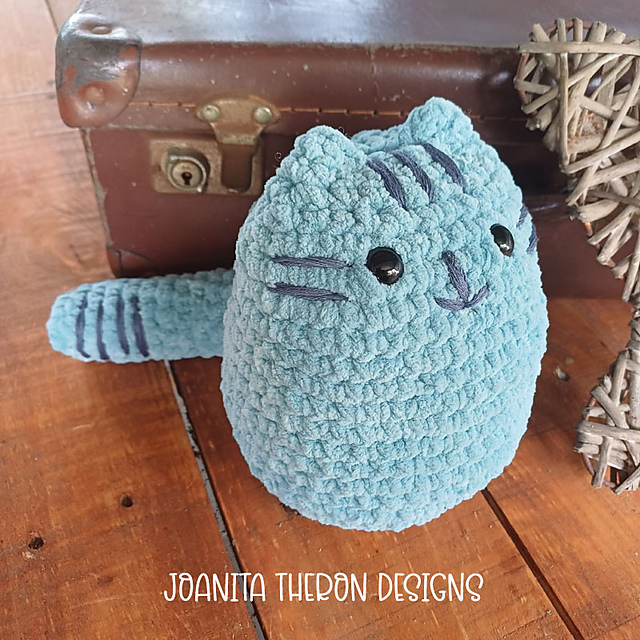 Ravelry: Velvet Plush Kitty pattern by Joanita Theron