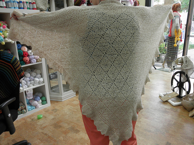 Ravelry: Triangular Snowflake Shawl pattern by Galina Khmeleva
