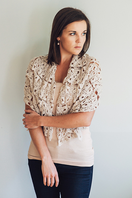Ravelry: As the Snow Flies Wrap pattern by kraftling