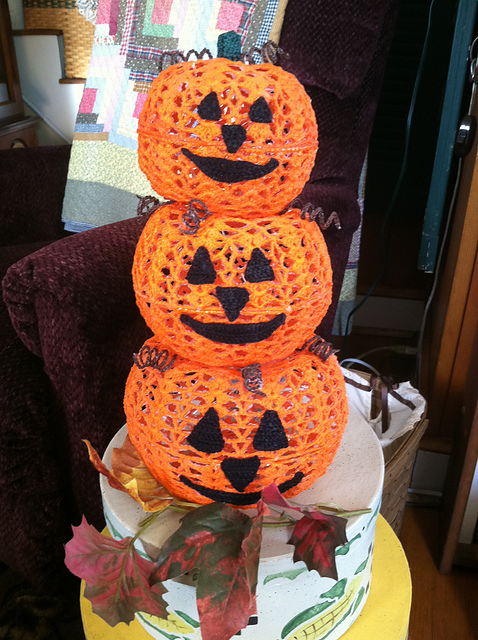 Ravelry: Lighted Stacked Pumpkins pattern by Joyce Geisler