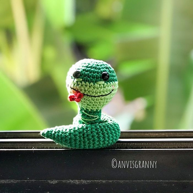 Ravelry: Zodiac Snake pattern by Joy PhamSontakke