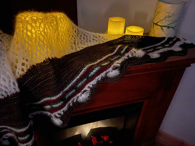 Ravelry: Nollaig Shawl pattern by Deborah Simon