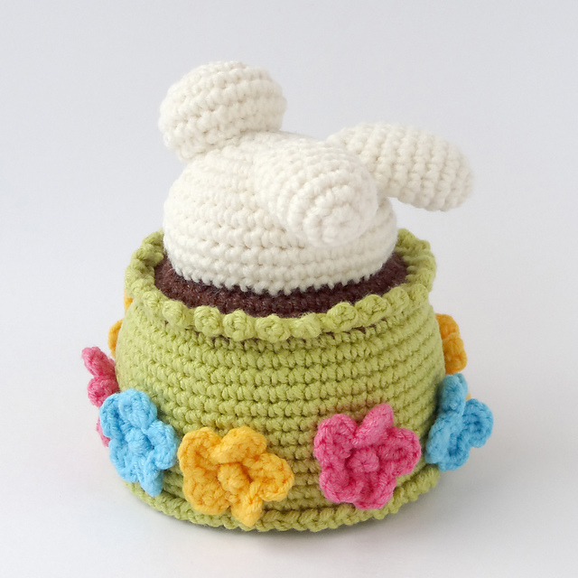 Ravelry: Easter Cake with bunny butt pattern by Yuliia Matiienko