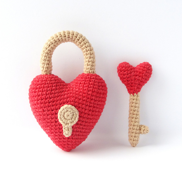 Ravelry: Heart Lock and Key pattern by Yuliia Matiienko