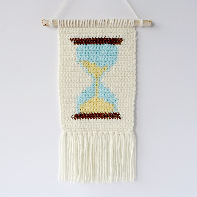 Ravelry: Wall hanging Hourglass pattern by Yuliia Matiienko