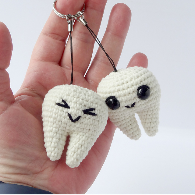 Ravelry: Tooth keychain pattern by Yuliia Matiienko