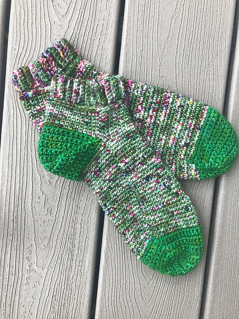 Ravelry: Tra la la Socks pattern by Julia Bittorf