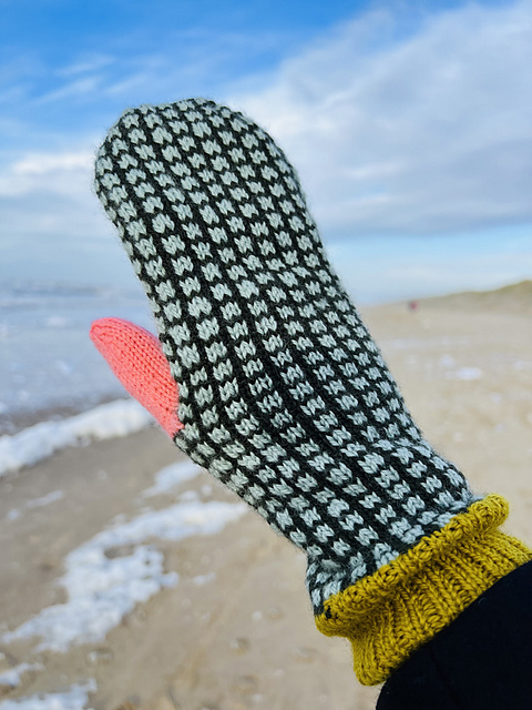 Ravelry: Happy Hands Tiles pattern by Julia Wilkens