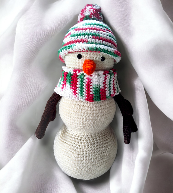 Ravelry: Bundled Up snowman pattern by Julia Pilling