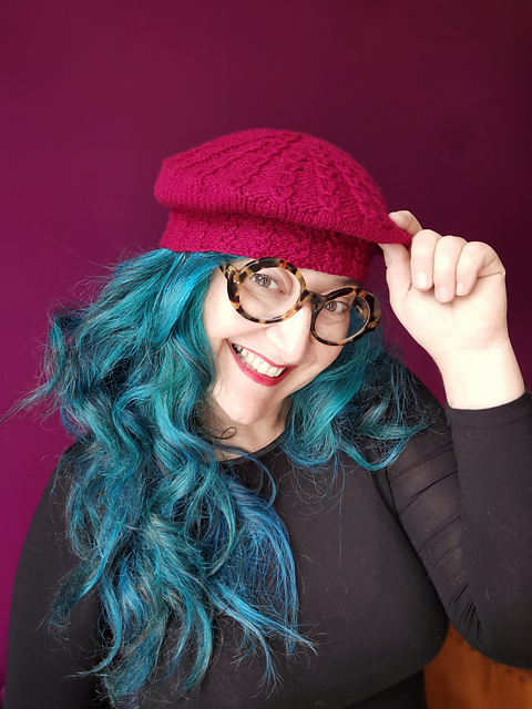 Ravelry: Roseraie Beret Worsted pattern by Julie Knits in Paris