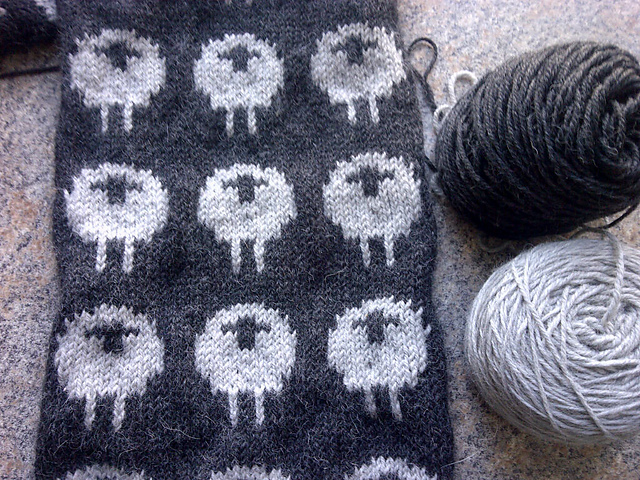 Ravelry: AnnieBakerDesigns' Stranded Sheep Scarf
