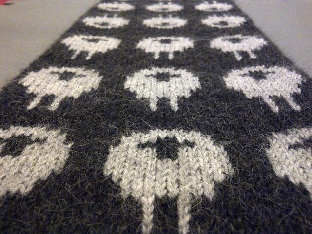 Ravelry: AnnieBakerDesigns' Stranded Sheep Scarf