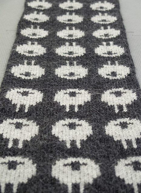 Ravelry: AnnieBakerDesigns' Stranded Sheep Scarf